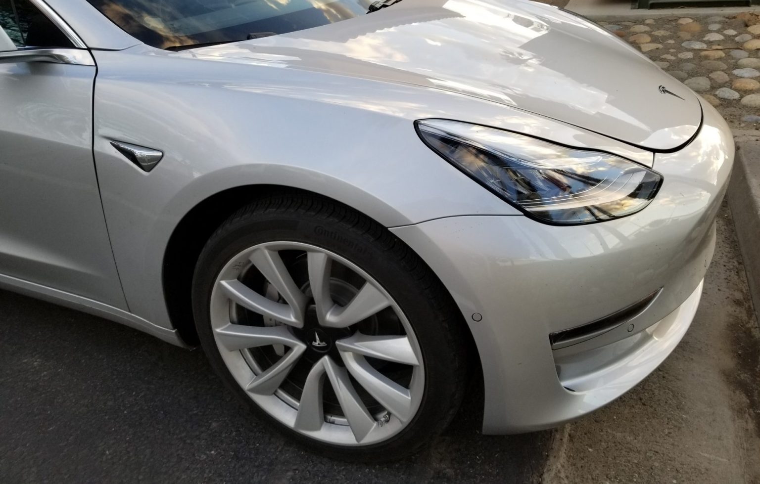 Tesla Dashcam can record videos from side cameras in latest update