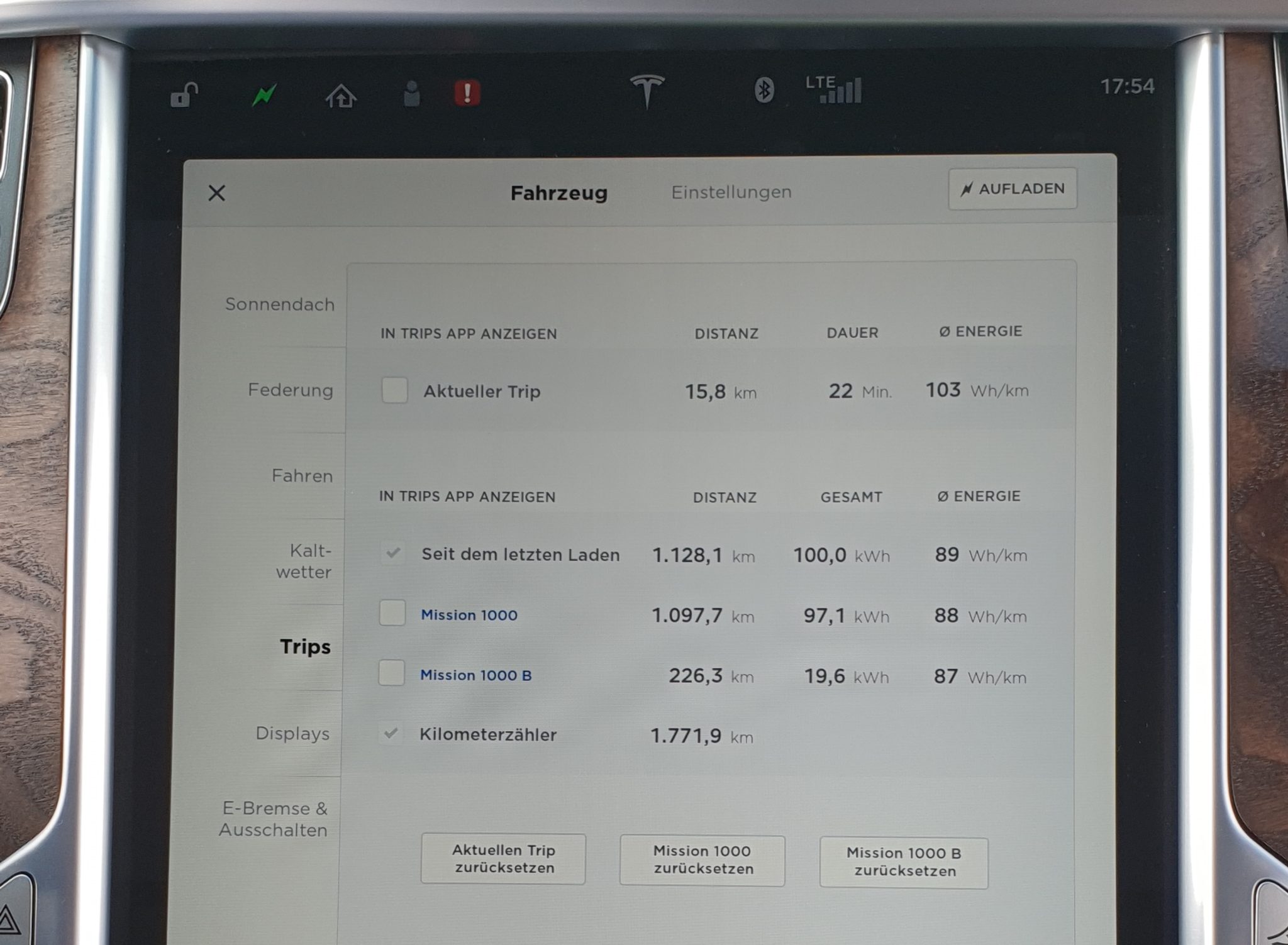 Tesla Model S, Model 3 set hypermile records: 701 mi. (1128 km) and 623 ...