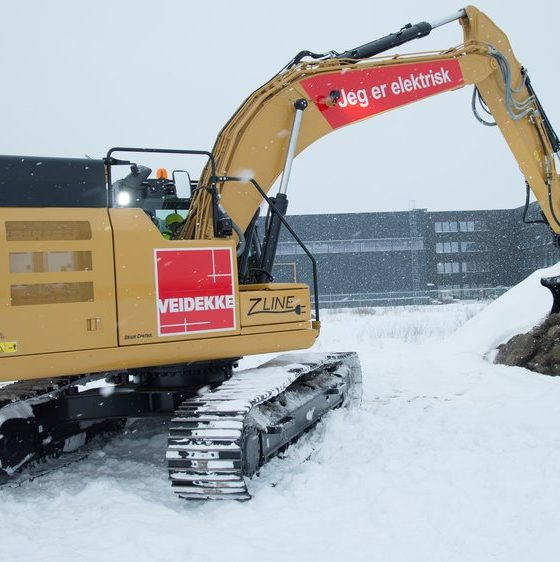 World’s first industrial electric excavator has a 300 kWh battery pack ...