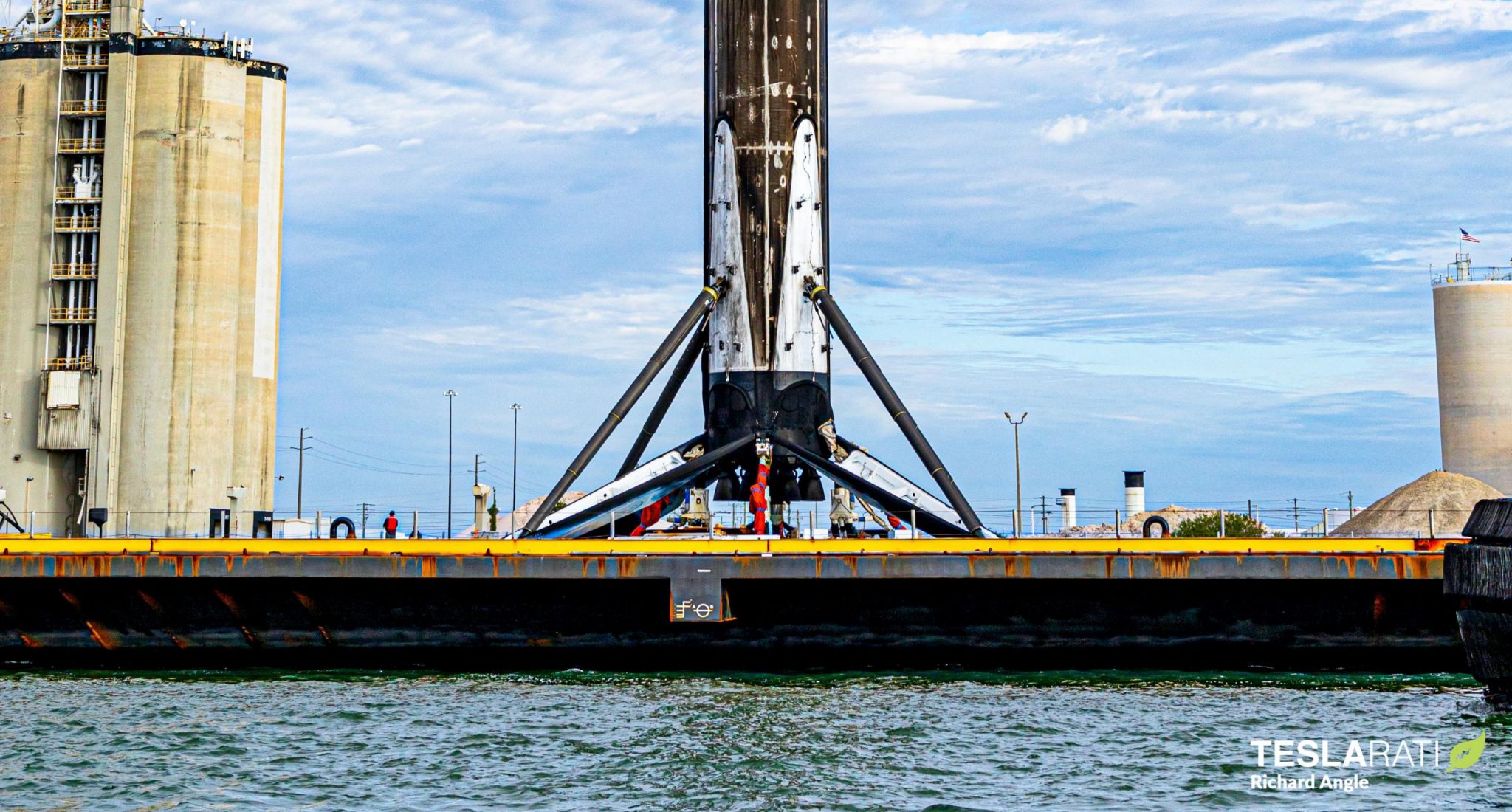 Spacex Falcon 9 Fleet Leader Returns To Port After Record Reuse