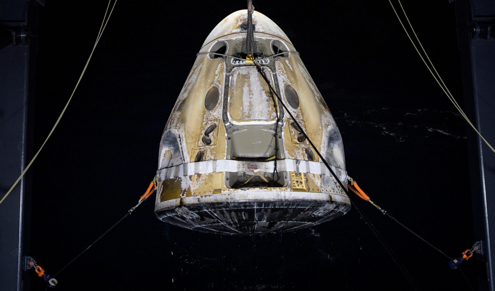 Spacex Dragon Carries Four Astronauts Home After Record Breaking Voyage