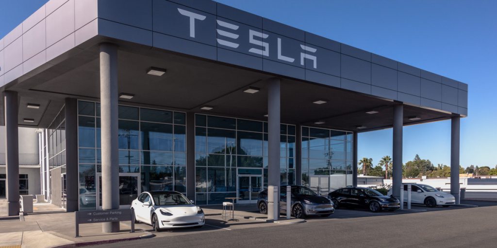 Tesla CFO Zach Kirkhorn steps down but will remain until end of 2023 Tesla CFO Zach Kirkhorn steps down but will remain until end of 2023