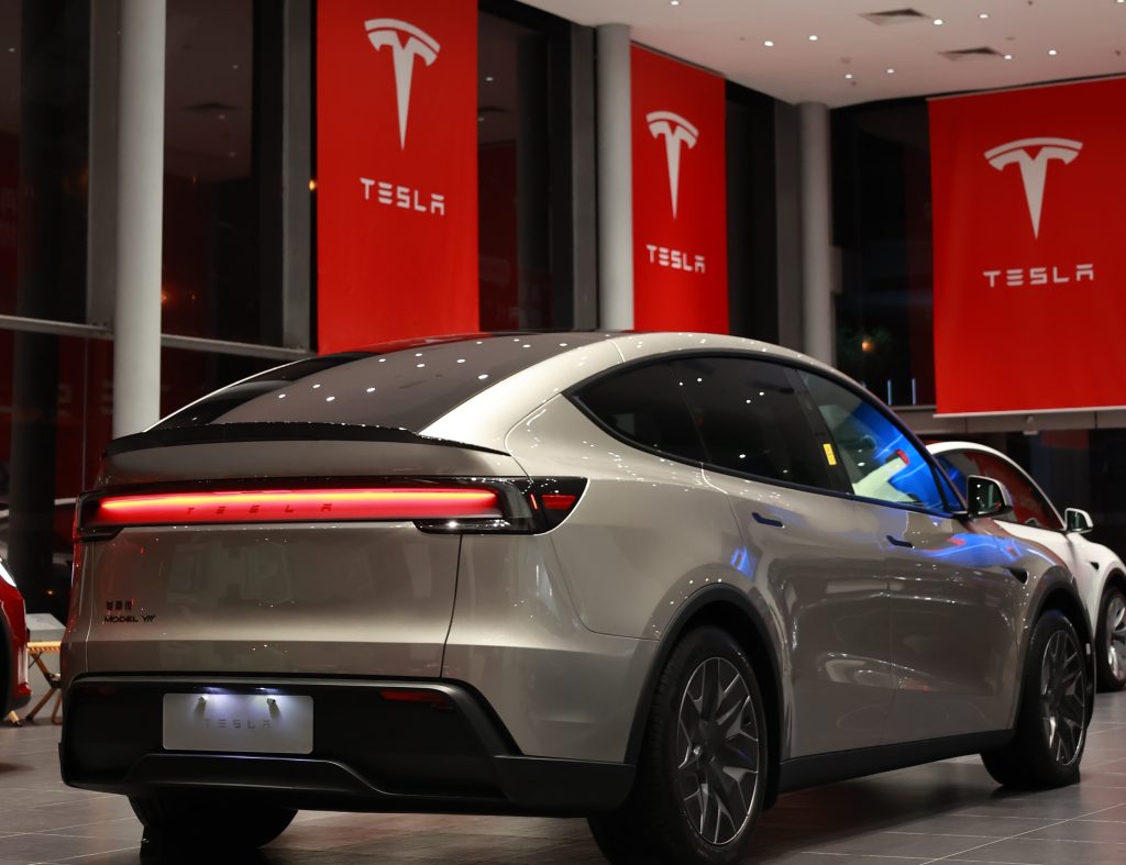 Tesla Model Y L sold out for September 2025