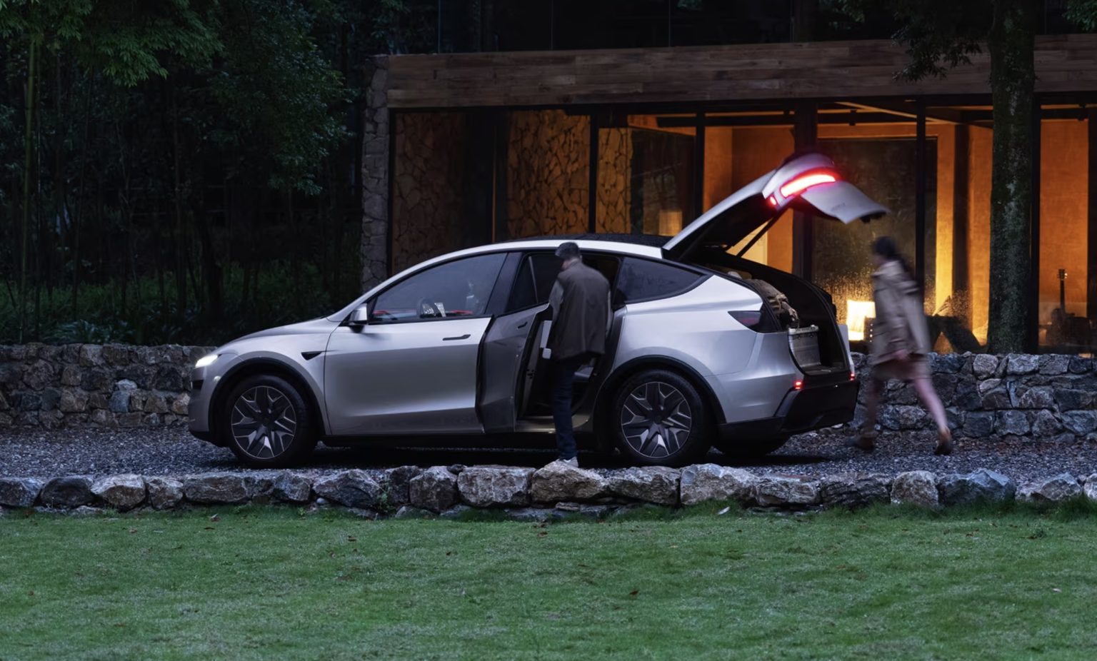 First glimpse of Tesla Model Y with 6 seats, extended wheelbase