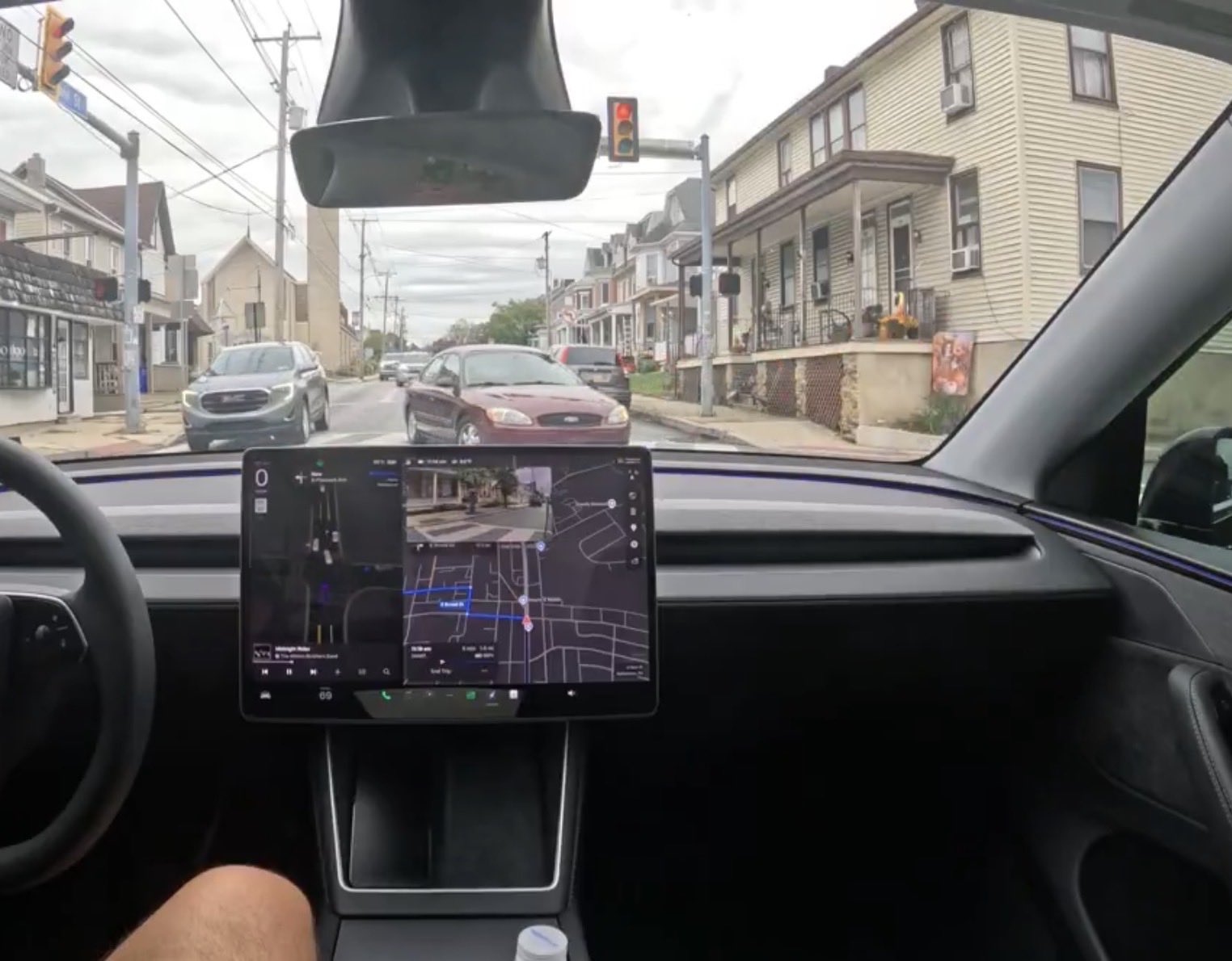 tesla-fsd-14-1-back-up-intersection-red - TESLARATI