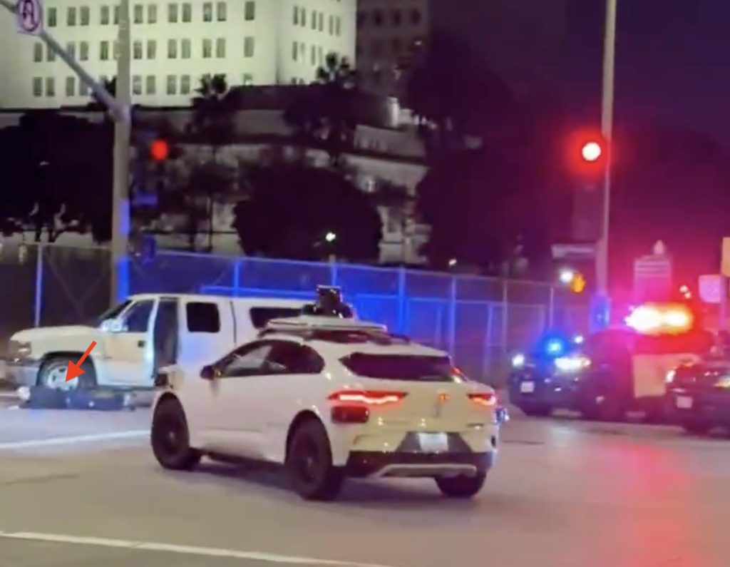 Waymo driverless taxi drives directly into active LAPD standoff
